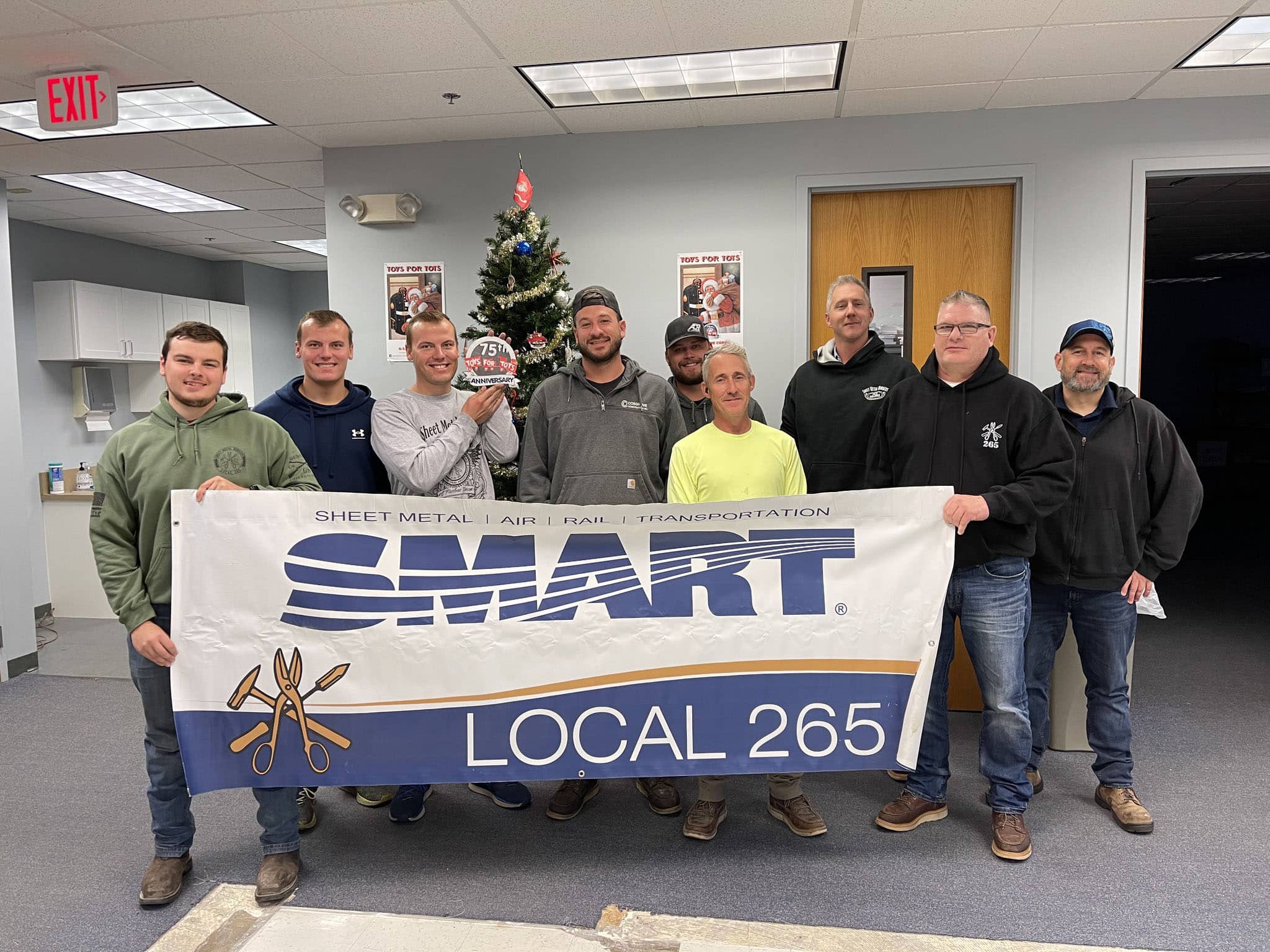 Local 265 members deliver toys to kids in need - SMART Union