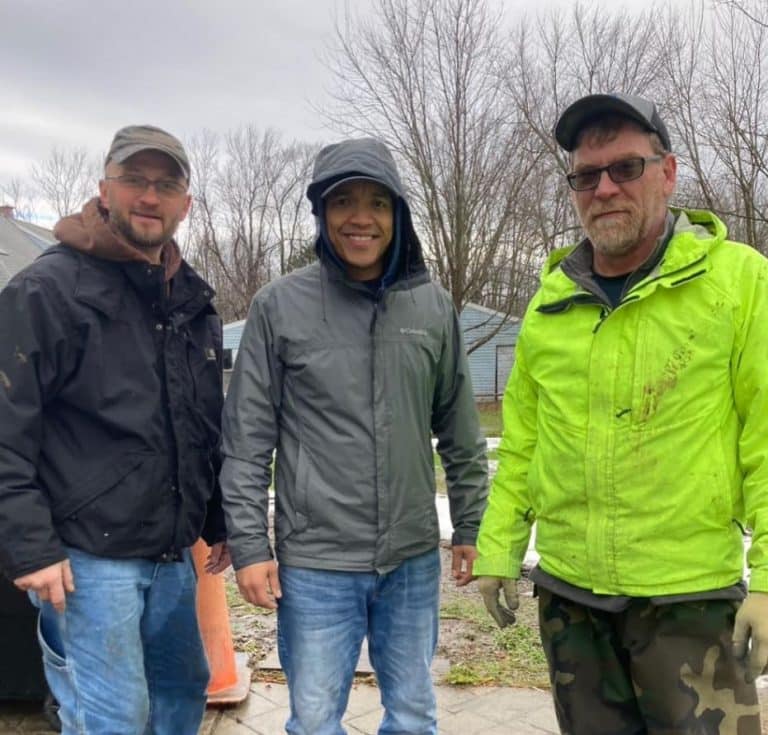 Local 71 SMART Army helps neighbor in need | SMART Union
