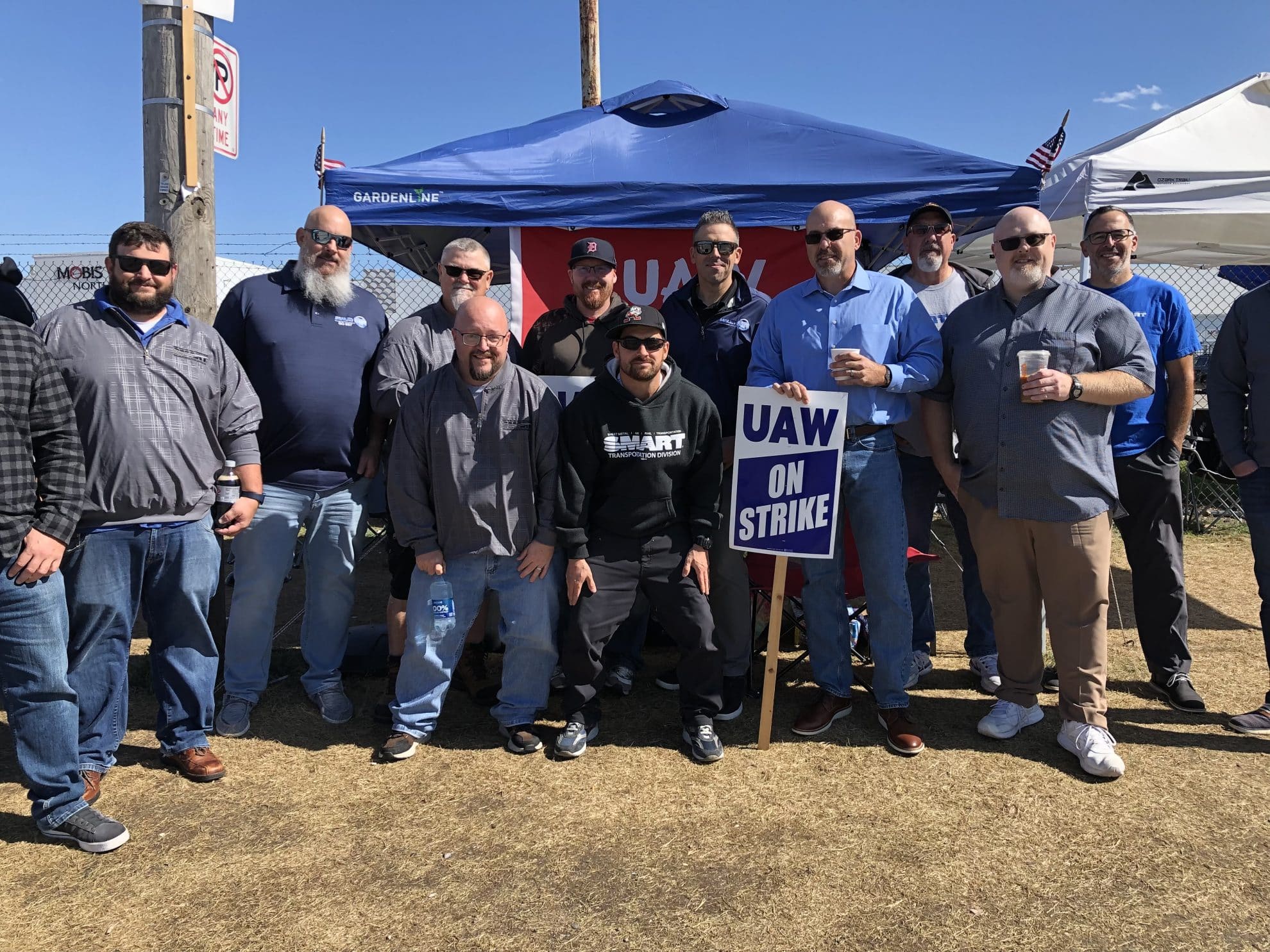 SMART-TD Leaders take to the UAW picket line at a Jeep plant in Toledo ...