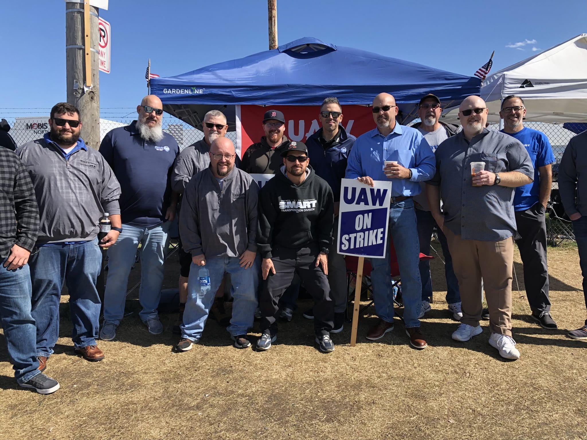 SMART-TD Leaders take to the UAW picket line at a Jeep plant in Toledo ...