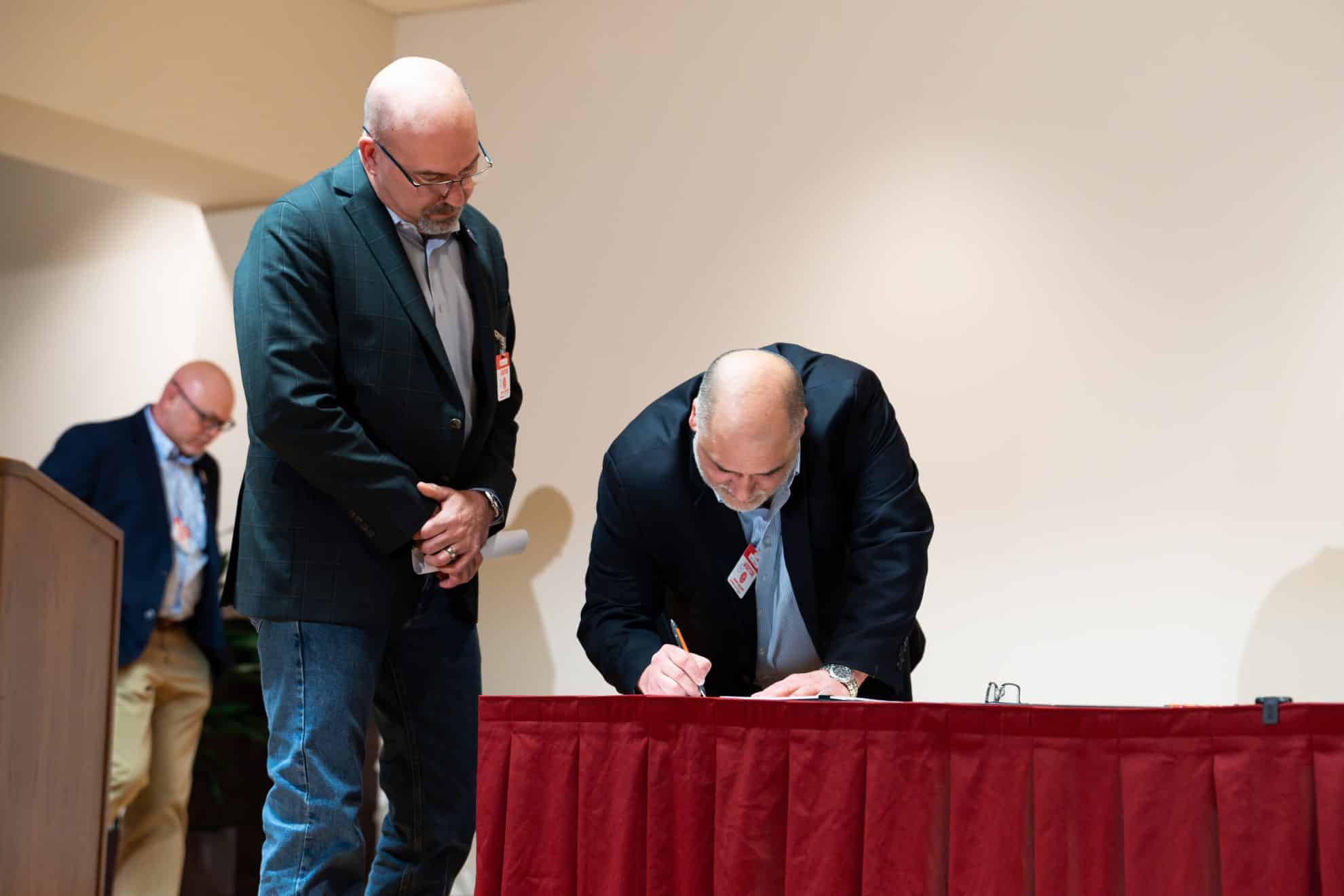 NS, SMART-TD, BLET and FRA sign landmark C3RS safety agreement - SMART Union