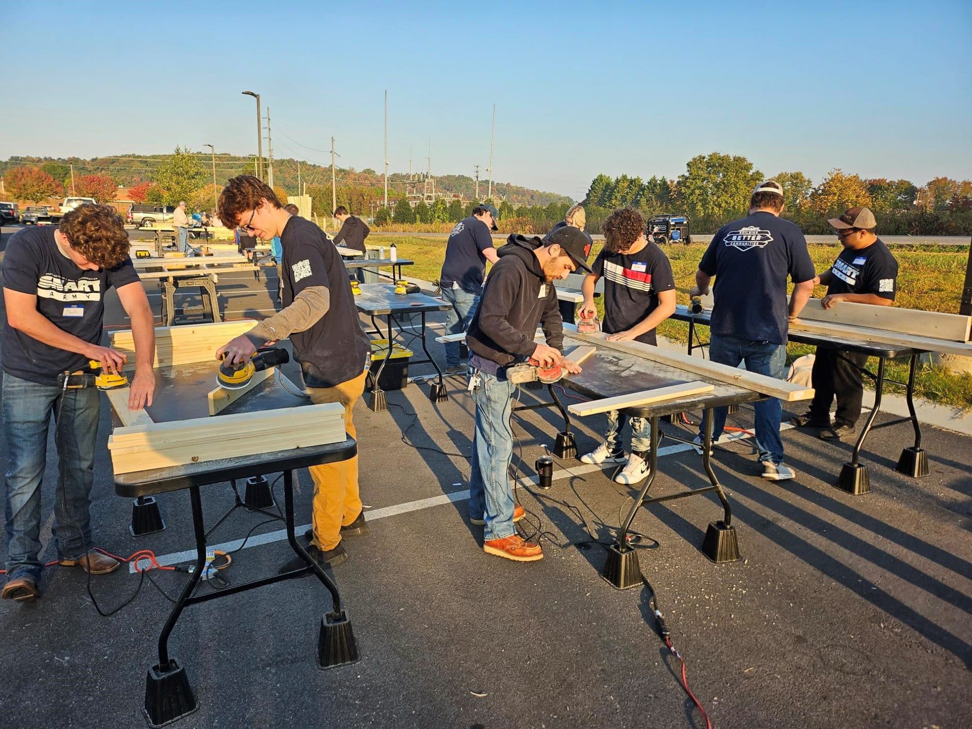 Local 5 members build beds for Tennessee kids | SMART Union