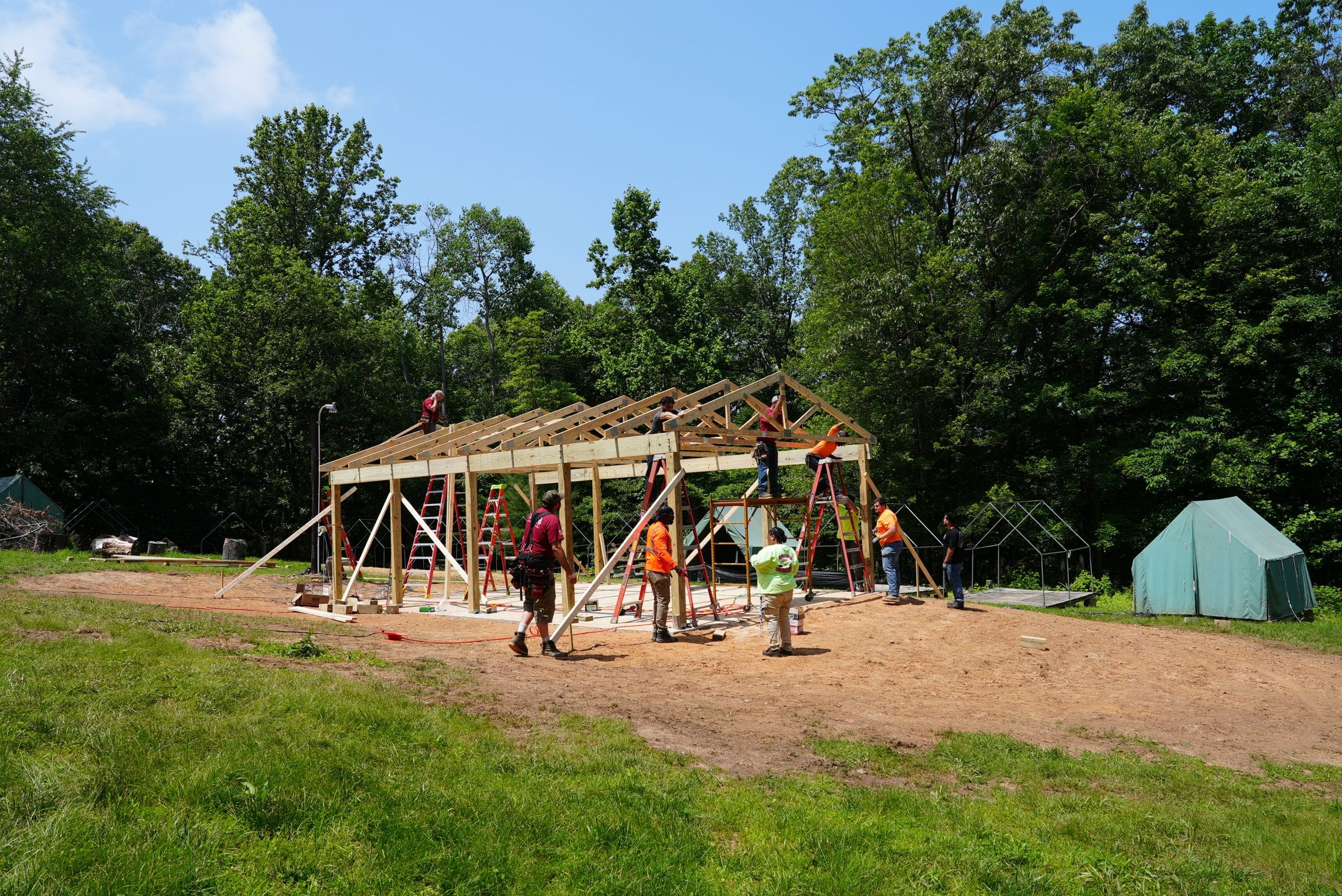Miembros del Local 100 construyen nuevos pabellones para scouts en Whiteford, Maryland | SMART Union