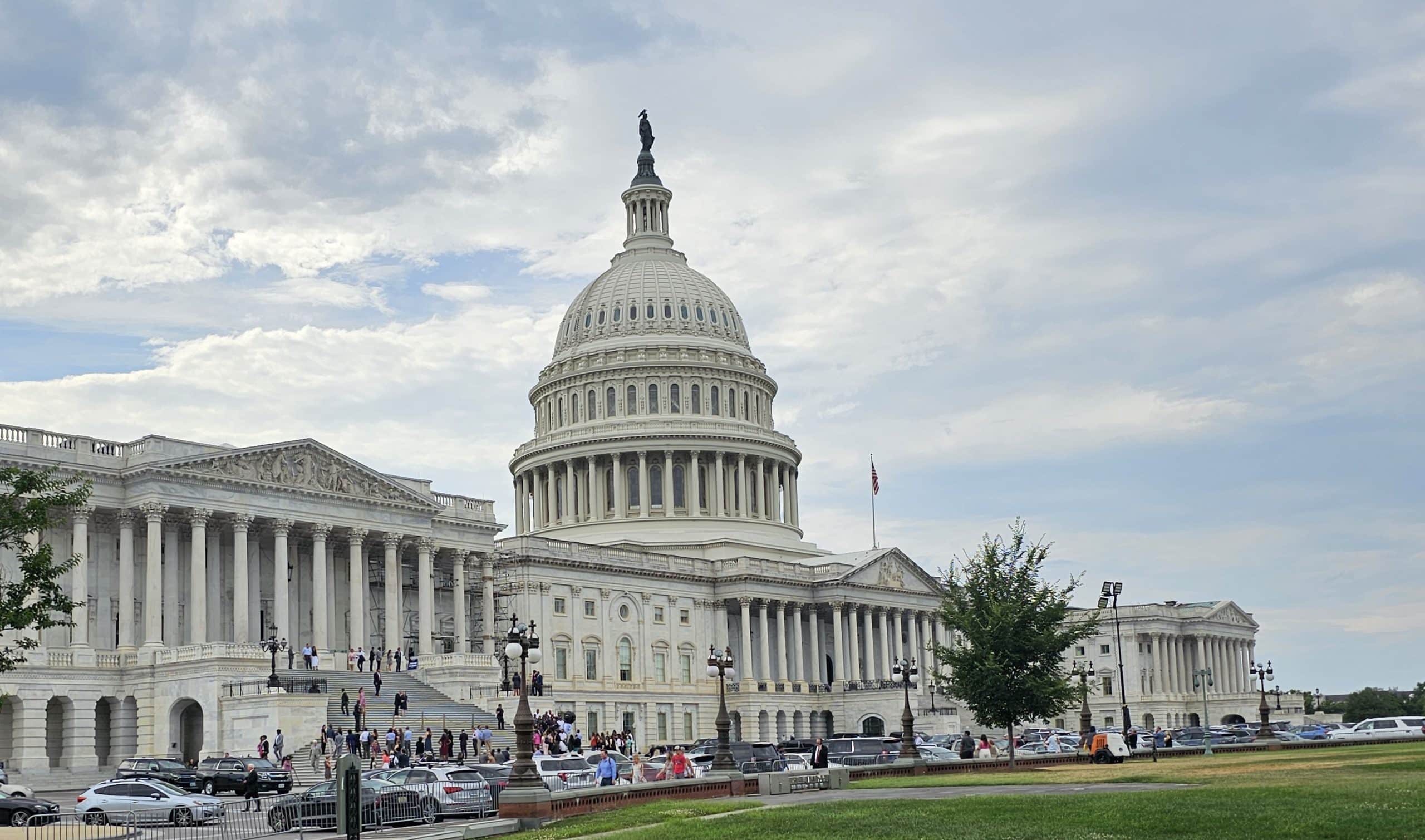 El proyecto de ley de gastos de 2025 eliminará empleos y aumentará los ...